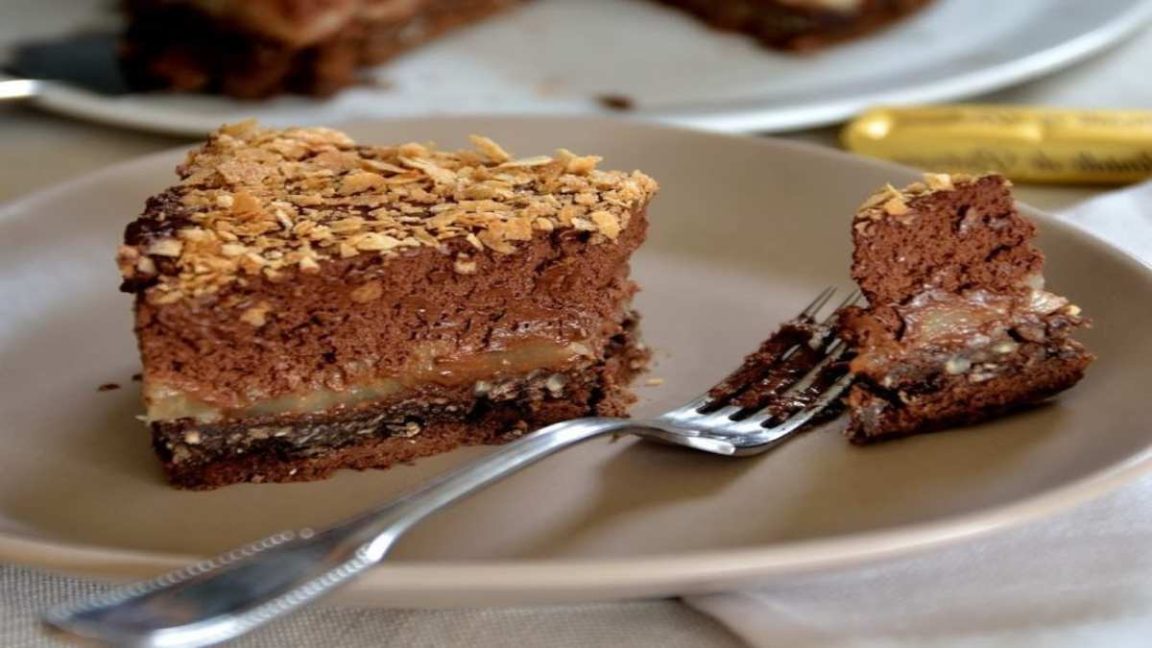 Gâteau crousti-fondant chocolat-poire : Un délice! - Recette Facile
